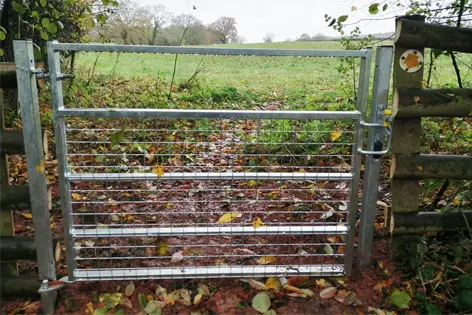 New gate installed on footpath LM3, (Little Marcle 3). – Pixley ...